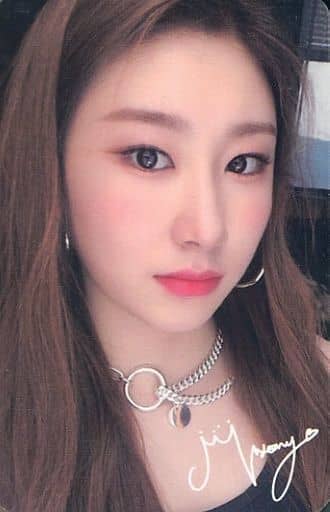 ITZY/CHAERYEONG / Print with signature / Bust Up / Costume Black / No ...