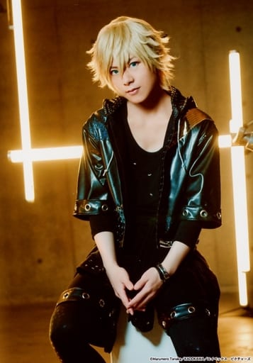 Official photo (male) / actor Kaito KUMAGAI (Shun Meguri) / Above-the ...