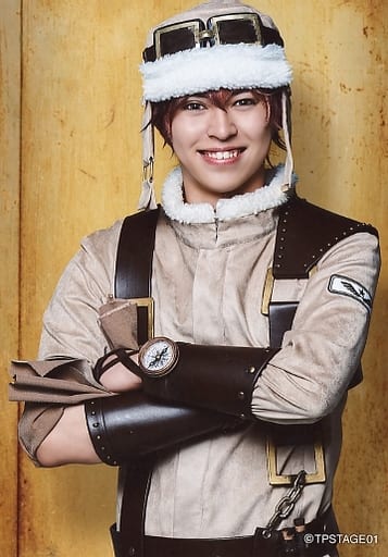 Official photo (male) / actor Hibiki WATANABE (Nozomu Nanase) / Upper body / Background beige ...