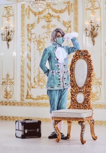 Yuki HIRAI (funeral director, Carl) / His whole body, chairs, and Kuta ...