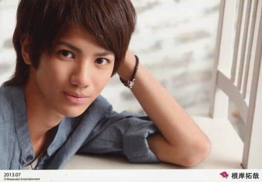 Official photo (male) / actor D2 / Takuya Negishi / Horizontal, Bust Up, Costume Grey, Right ...