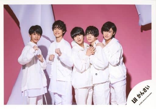 Lil Kansai / Group (5 people) / Horizontal, Knee-High, Costume white, Both hands goo, Background ...