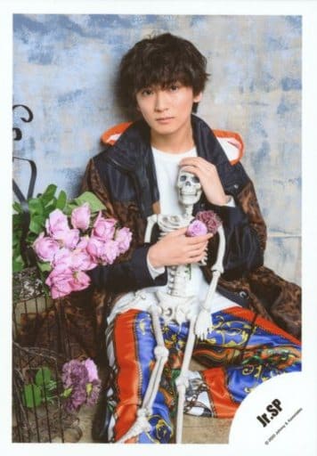 Jr. SP / Yuki Wada / Knee-up, sitting, costume black. white, both hands ...