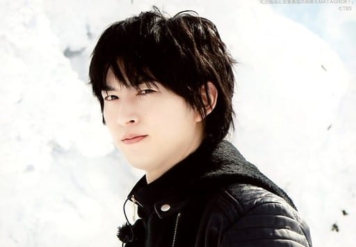 Official photo (male) / actor Masanari Wada / Horizontal, Bust Up, Costume Black, Jacket Worn ...