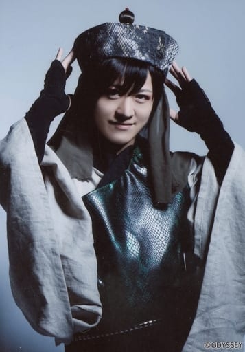 Official photo (male) / actor Muo Hattori (Lester) / Upper body / Stage ...