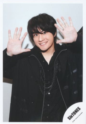 SixTONES / Shintaro Morimoto / upper body / "on eSt" goods off shot ...