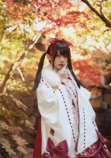 Official photo (female) / cosplayer Enako / On Knee / "Kumagorin Set ...