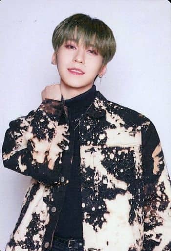 ONEUS/KEONHEE (Konhi) / Upper body / ONEUS JAPAN OFFICIAL GOODS Online ...