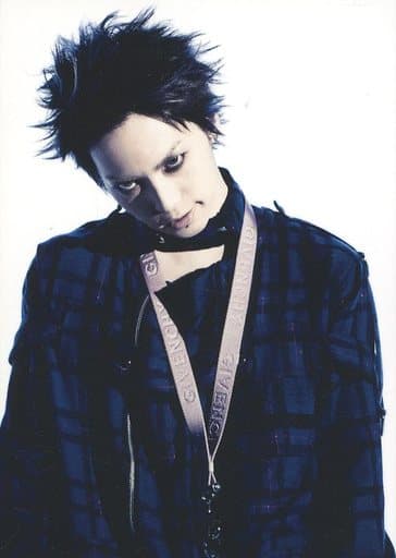 SUG / Takeru / Upper Body / White Background / CD "CRY OUT (Regular ...