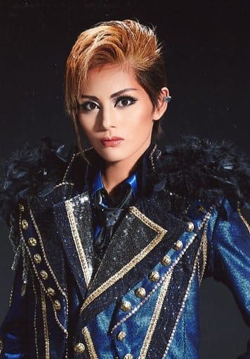 Official photo (female) / Takarazuka Revue (moon group) / actress Takarazuka Revue (Moon Group ...