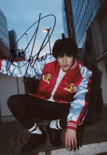 Official photo (male) / actor ☆ Hiroki Ino / with handwritten signature ...