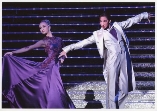 Official photo (female) / Takarazuka Revue (Hanagumi) / actress ...