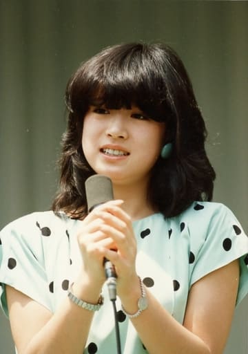 Official photo (female) / singer Akina Nakamori / Official photo ...
