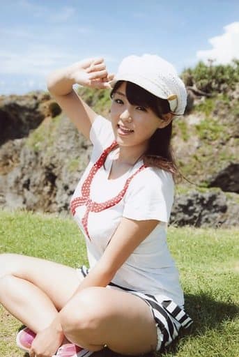Official photo (female) / idol / AeLL. AeLL. / Ai Shinozaki / Whole Body / White Costume / Hat ...