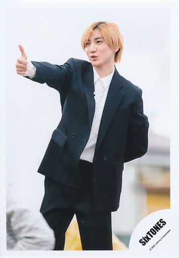 SixTONES / Kyomoto Taiga / Knee-high / single "Good Luck! / Futari" MV off-shot / Official ...