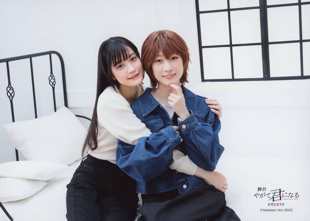 駿河屋 - 河内美里(小糸侑)・小泉萌香(七海燈子)/横型・膝上・座り・キャラクターショット・2Lサイズ/舞台「やがて君になる」encore ...