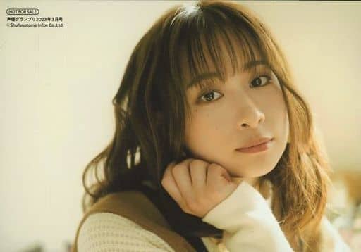 Official photo (female) / voice actor 佳織里 Maeda / Magazine "Voice Actor ...