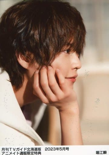 Official photo (male) / Voice actor Shun Horie / Magazine "Monthly TV ...