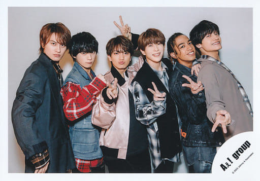 Aee! Group / Gather (6 persons) / Horizontal and upper body / Aee ...