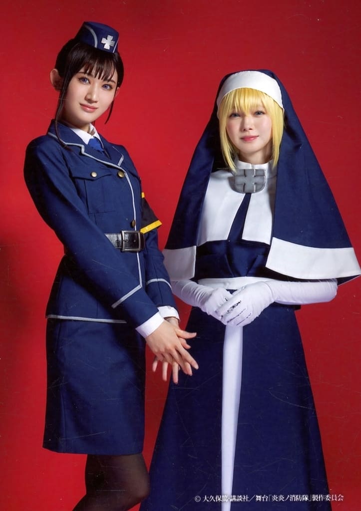 駿河屋 - 長谷川里桃(茉希尾瀬)・市川美織(アイリス)/キャラクターショット/舞台「炎炎ノ消防隊 -五つ目の柱-」ランダムブロマイド（女性生写真）