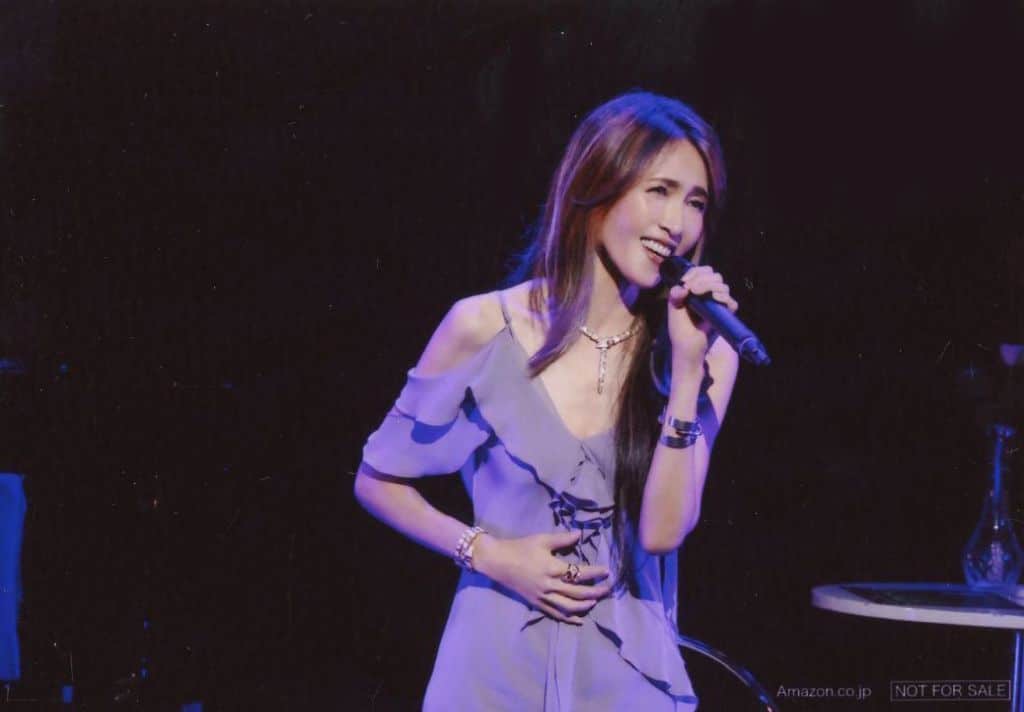 駿河屋 - 工藤静香/ライブフォト/Blu-ray・DVD「Shizuka Kudo Acoustic Live Tour 2023」Amazon特典ブロマイド（女性生写真）