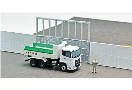 駿河屋 - 1/150 ダンプ UDトラックス クオン+塀(長短)+ゲート(閉)+現場作業員 「GJ!はたらくのりもの百景 002 未来を築く建設現場」 [312604]（ストラクチャー ...