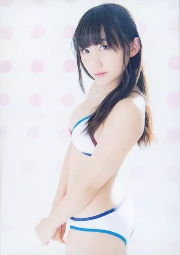 駿河屋 - 薮下柊/膝上・水着白・体左向き・両手下/雑誌「UTB 2016年7月号 vol.243」 NMBオフィシャルショップ難波店 限定購入特典生写真（女性生写真）