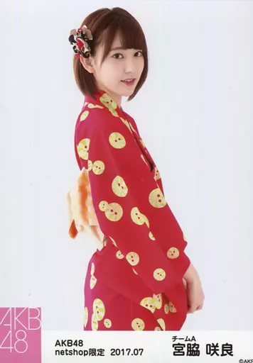 駿河屋 - 宮脇咲良/上半身・衣装浴衣・両手下・体右向き/AKB48 2017年7月度 net shop限定個別生写真「浴衣」衣装II（女性生写真）