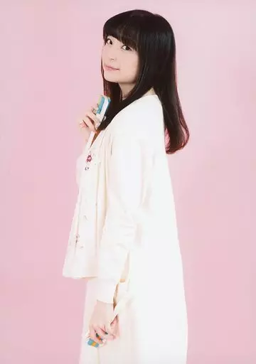 駿河屋 - 上田麗奈/膝上・衣装ピンク・左向き・両手鳴子・背景ピンク・2Lサイズ/「ハナヤマタ Blu-ray＆CD Shall We BOX『晴鳴五子路』」アニメイト池袋本店特典ブロマイド ...