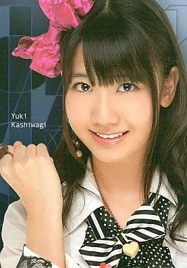 駿河屋 - YK-036[レギュラーカード]：柏木由紀/レギュラーカード/AKB48 オフィシャルトレーディングカード オリジナルソロバージョン（AKB・SKE48）