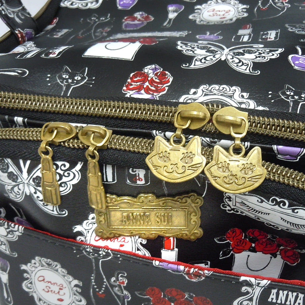 ANNA SUI Vanity Pouch ANNA SUI 2020 f / W COLLECTION BOOK VANITY POUCH ...